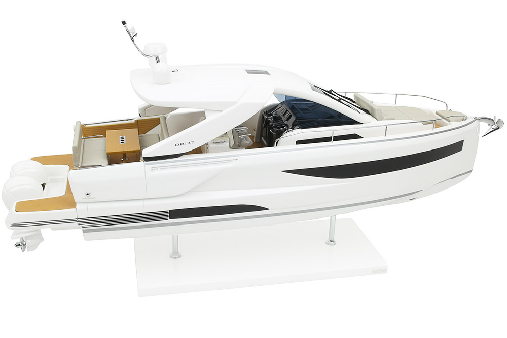 Official JEANNEAU DB 37 OUT model - Kiade Maquettes