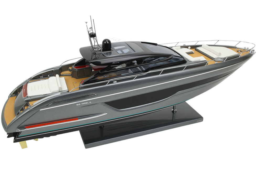 Official Riva 68 Diable model