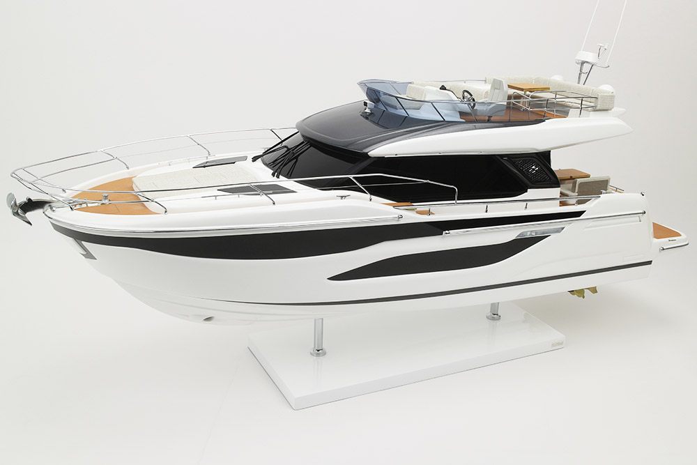 Maquette Officielle De La Prestige F4